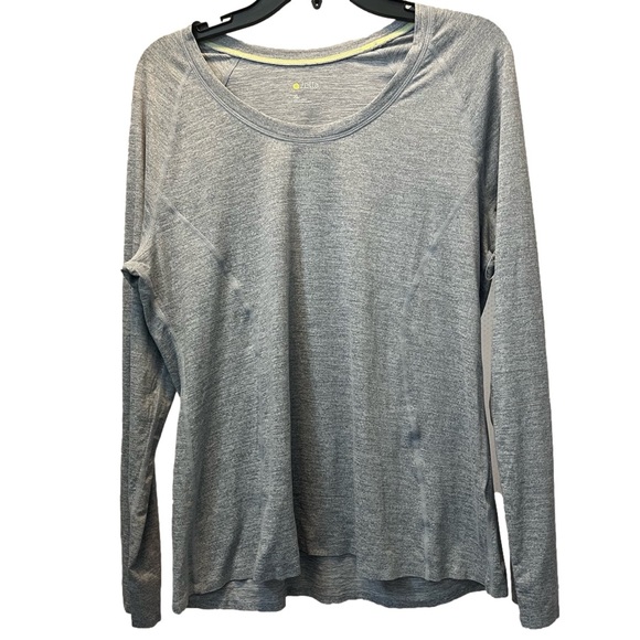 Zella | Tops | Zella Xl Grey Long Sleeved Shirt With Reflectors Vented ...